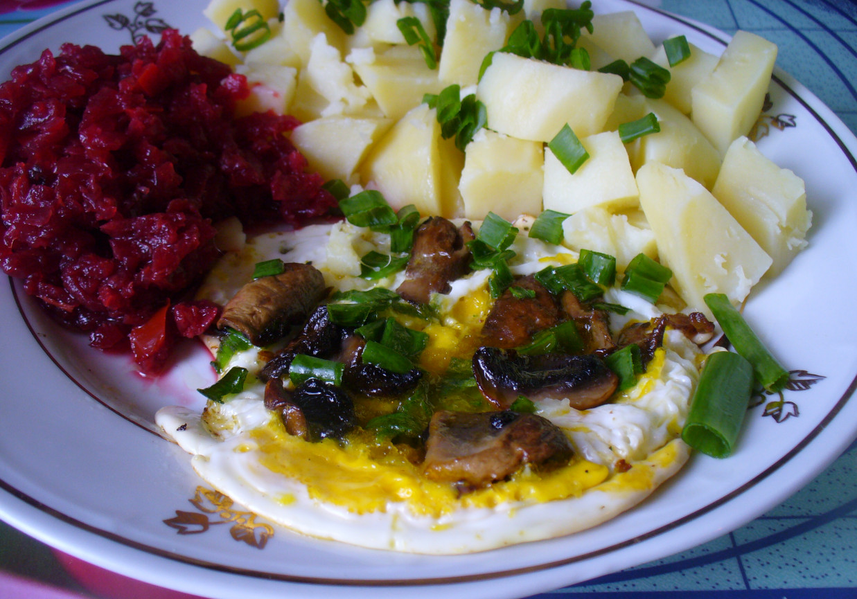 Jajka sadzone z pieczarkami do obiadu - DoradcaSmaku.pl