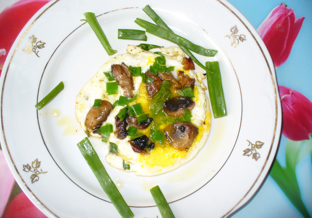 Jajka sadzone z pieczarkami do obiadu - DoradcaSmaku.pl