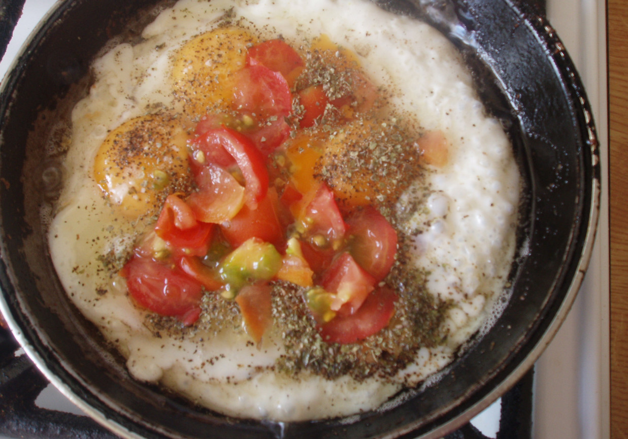 JAJKA SADZONE Z POMIDORKAMI - DoradcaSmaku.pl