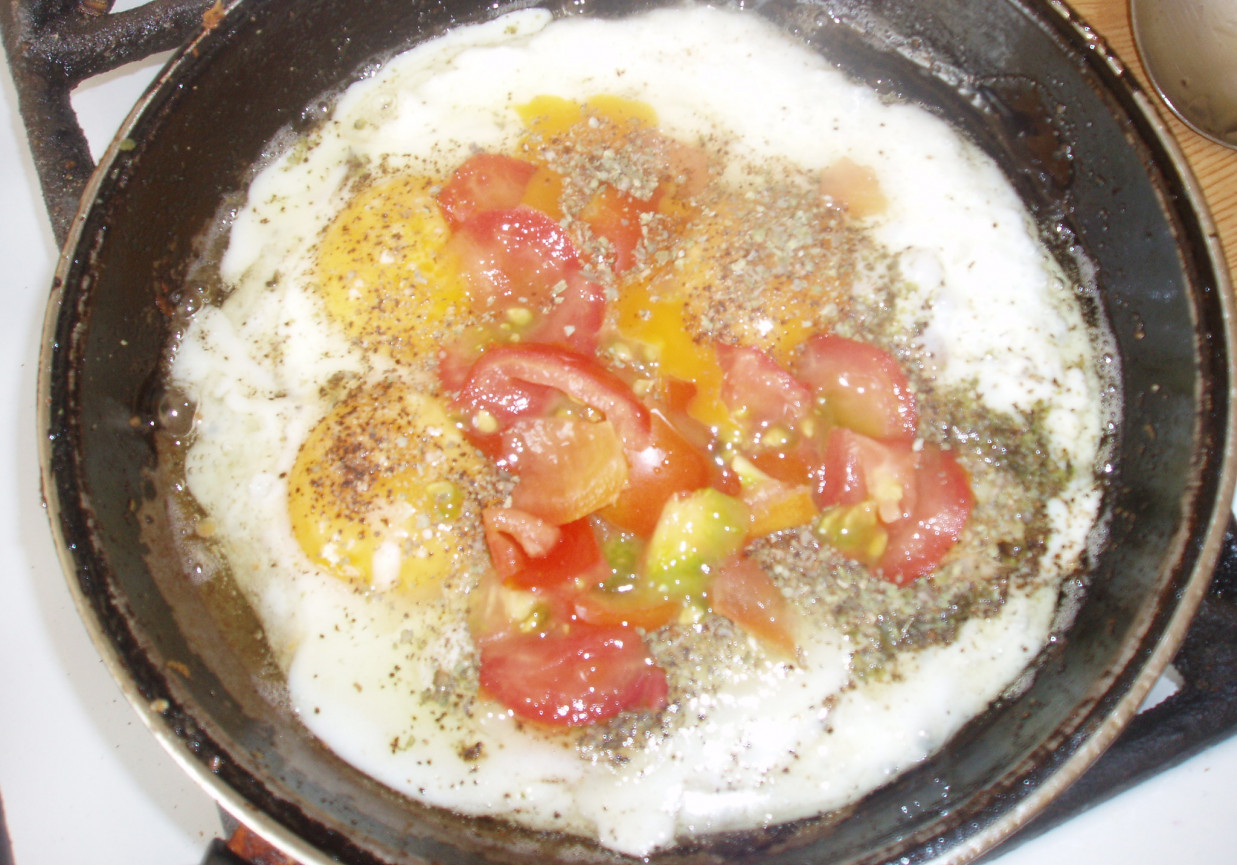 JAJKA SADZONE Z POMIDORKAMI - DoradcaSmaku.pl