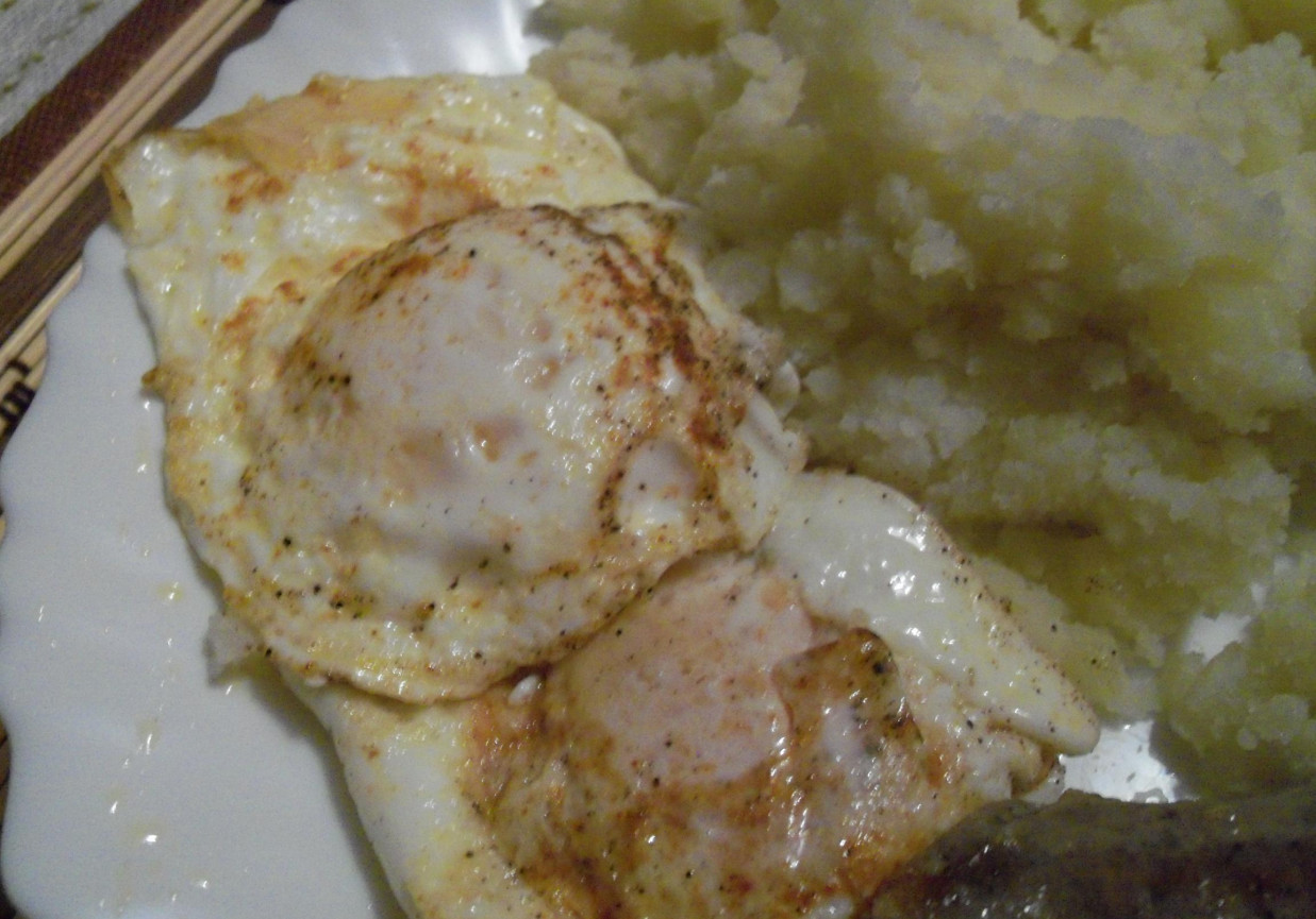 Jajka sadzone - DoradcaSmaku.pl