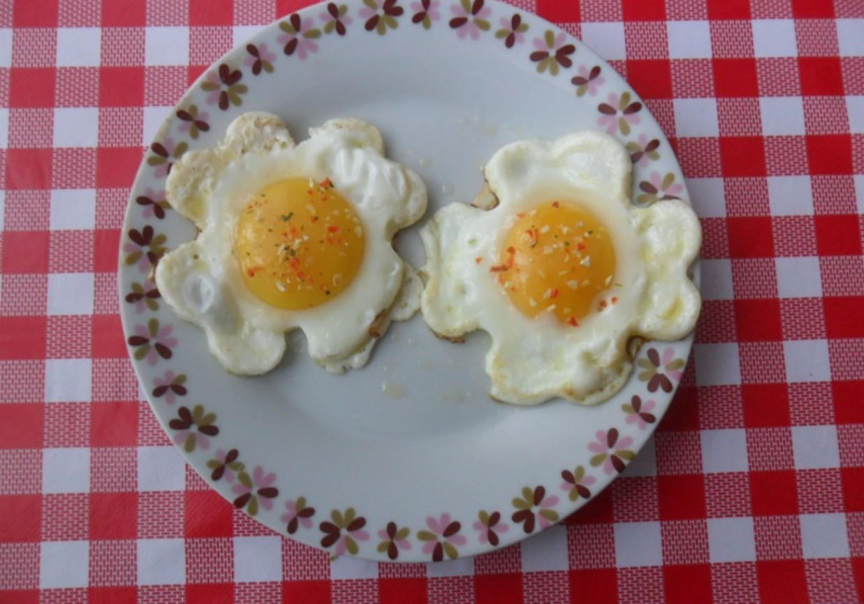 Jajka sadzone - DoradcaSmaku.pl