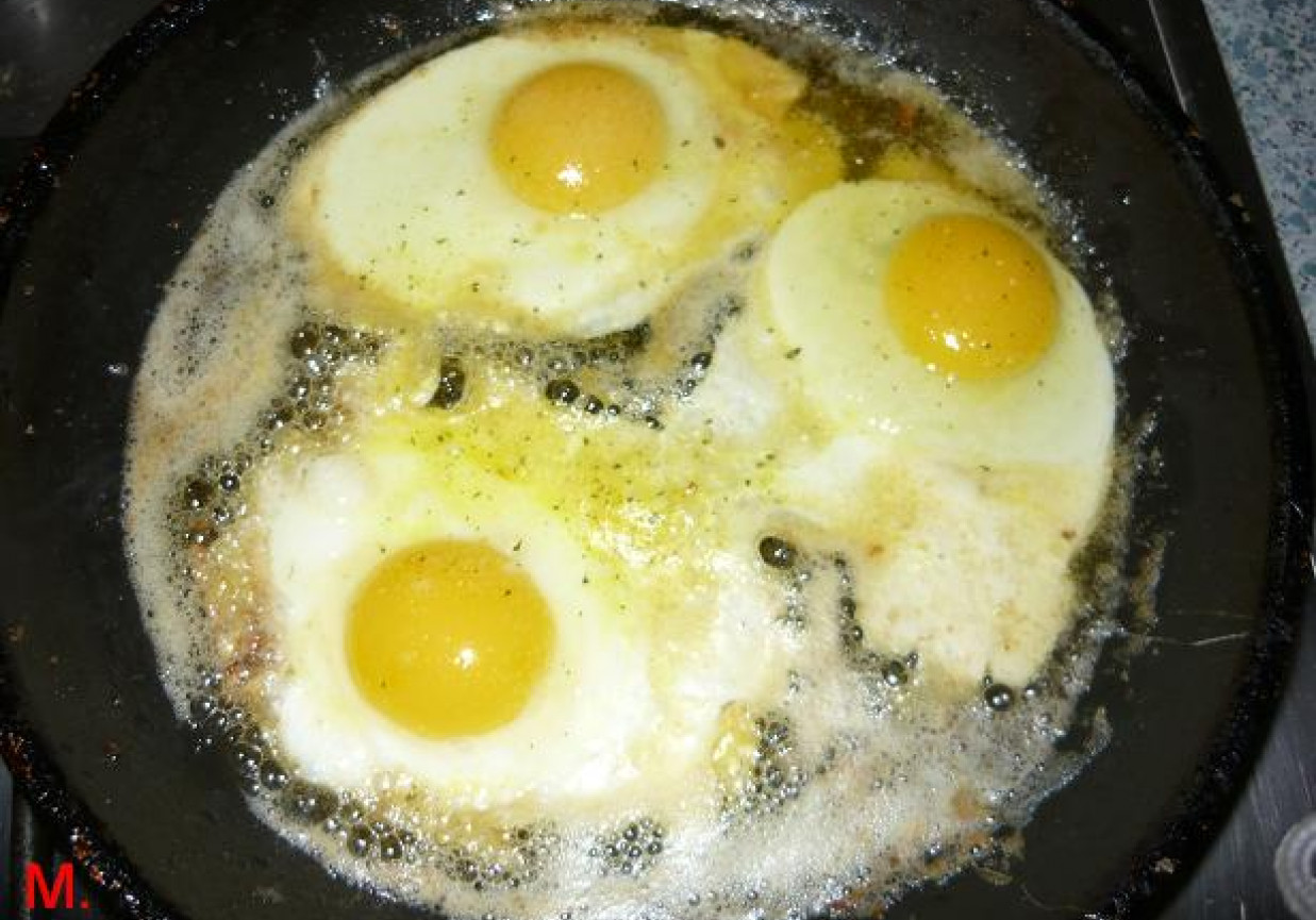 Jajka sadzone - DoradcaSmaku.pl