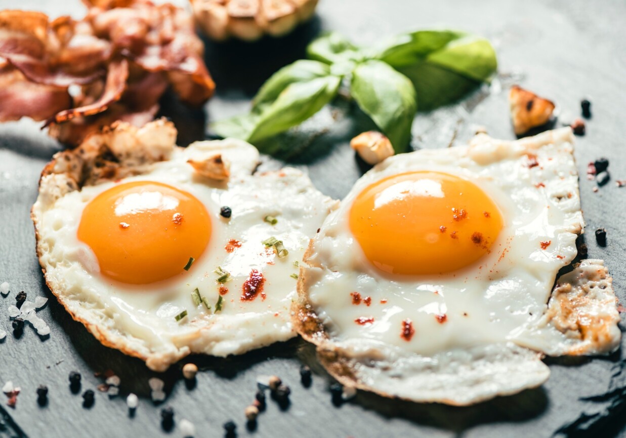 Jajka sadzone - DoradcaSmaku.pl