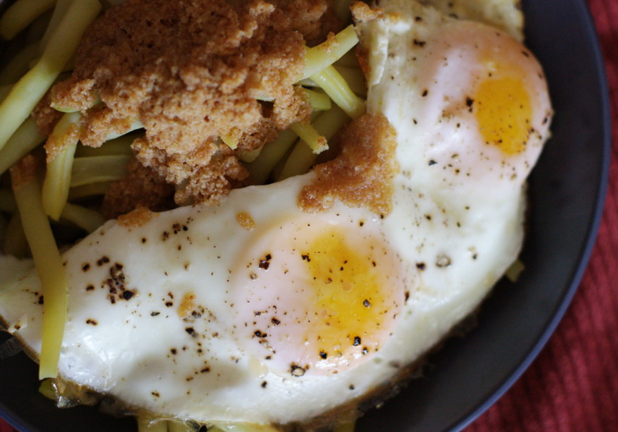 Jajka sadzone - DoradcaSmaku.pl