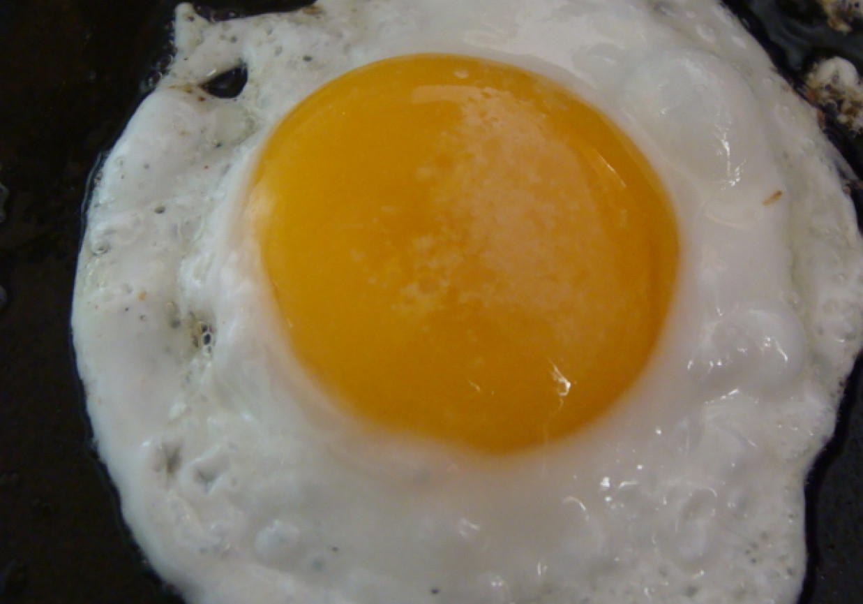 Jajka sadzone - DoradcaSmaku.pl