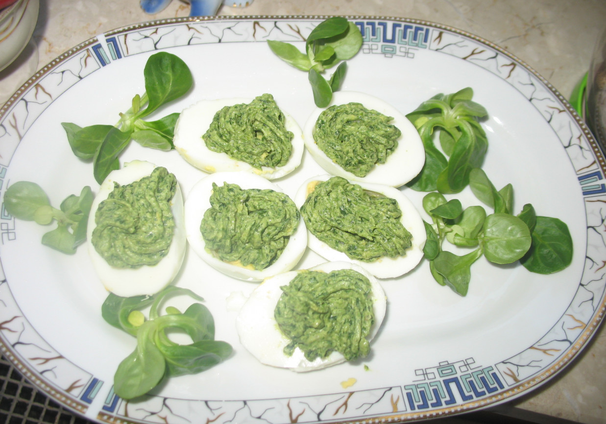 Jajka ze szpinakiem - DoradcaSmaku.pl