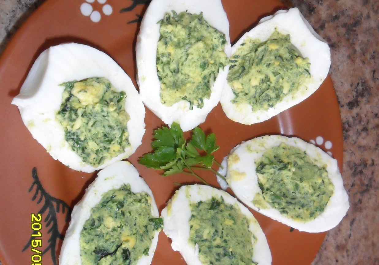 Jajka ze szpinakiem - DoradcaSmaku.pl