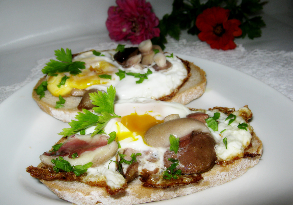 Jajko sadzone z grzybami - DoradcaSmaku.pl