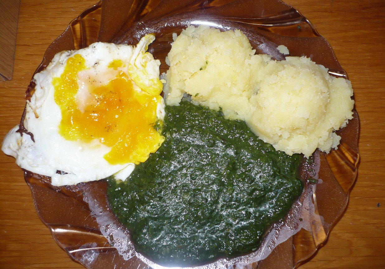 Jajko sadzone ze szpinakiem - DoradcaSmaku.pl