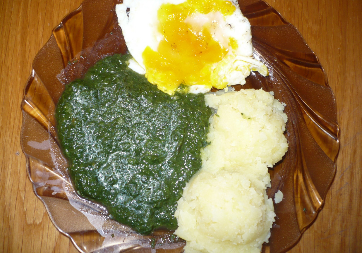 Jajko sadzone ze szpinakiem - DoradcaSmaku.pl