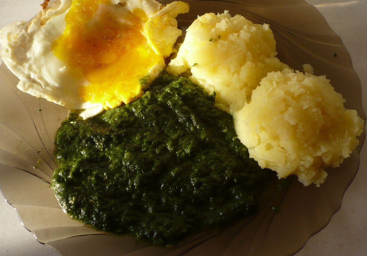 Jajko sadzone ze szpinakiem - DoradcaSmaku.pl