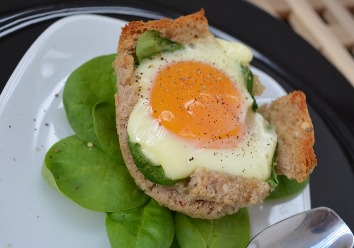 Jajko w koszyczku - DoradcaSmaku.pl