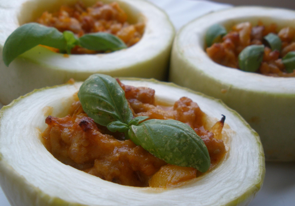 Kabaczek faszerowany mięsem mielonym i papryką - DoradcaSmaku.pl