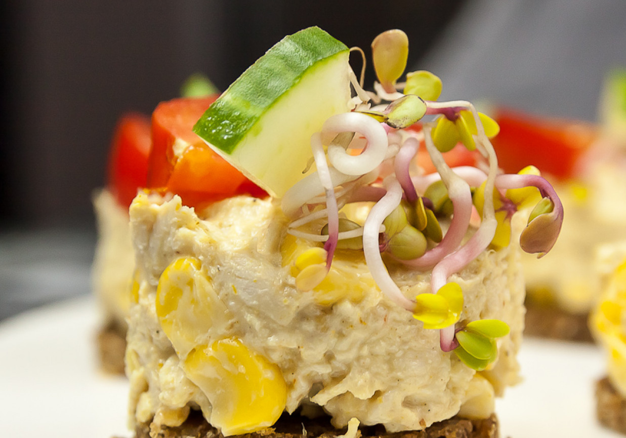 Kanapki koktajlowe z pastą z kurczaka - DoradcaSmaku.pl