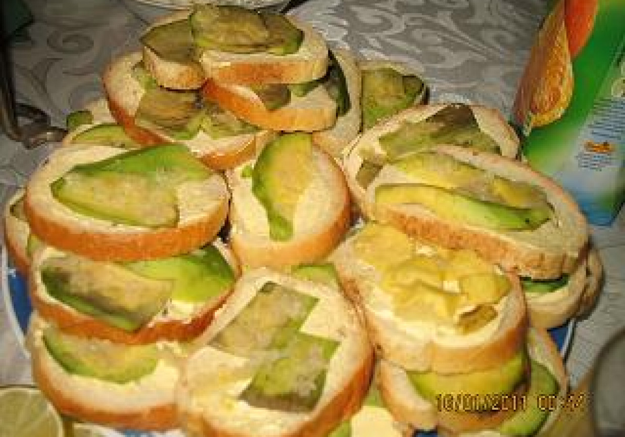 Kanapki z awokado - DoradcaSmaku.pl