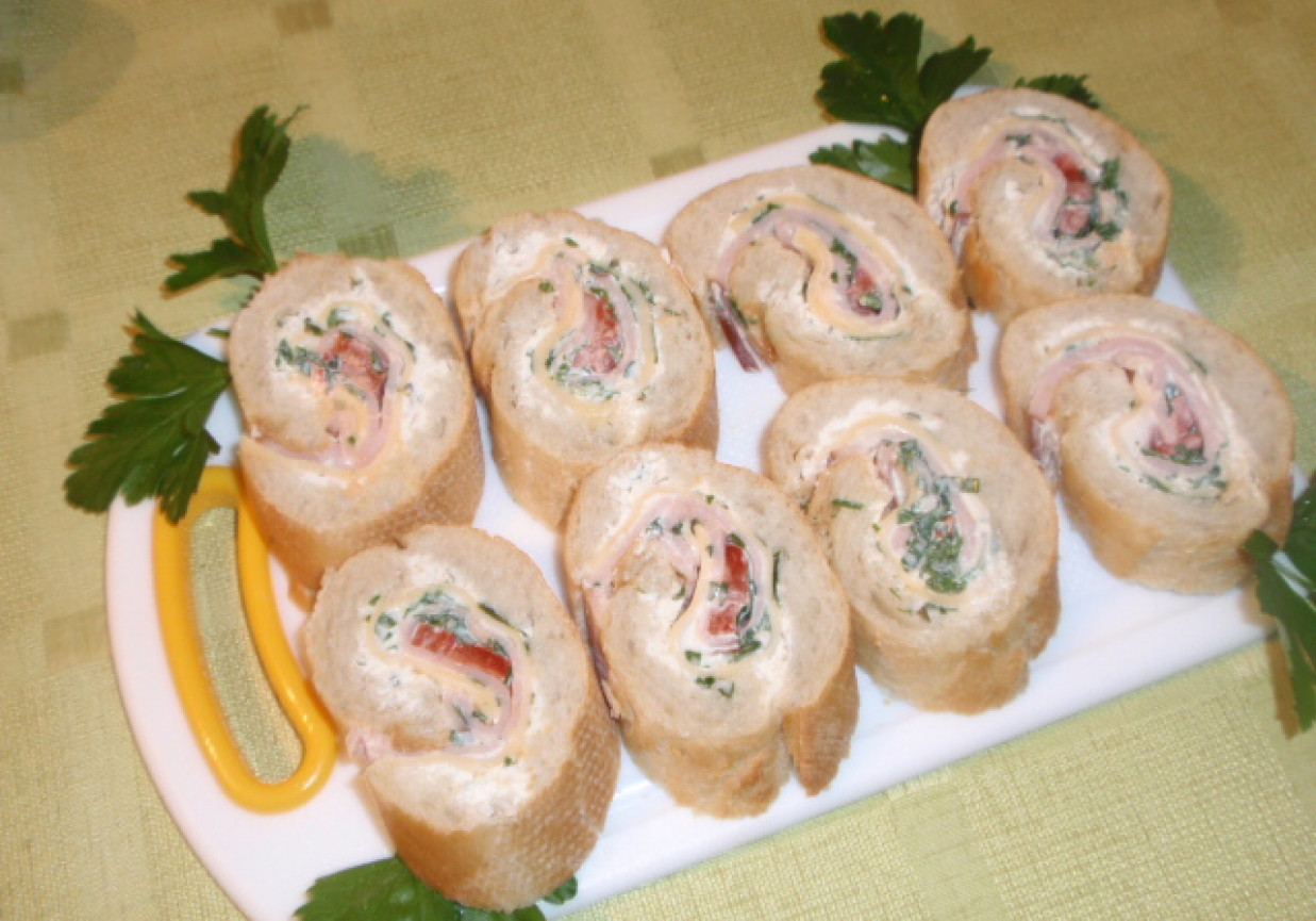 KANAPKI Z BAGIETKI Z PAPRYKĄ MARYNOWANĄ - DoradcaSmaku.pl