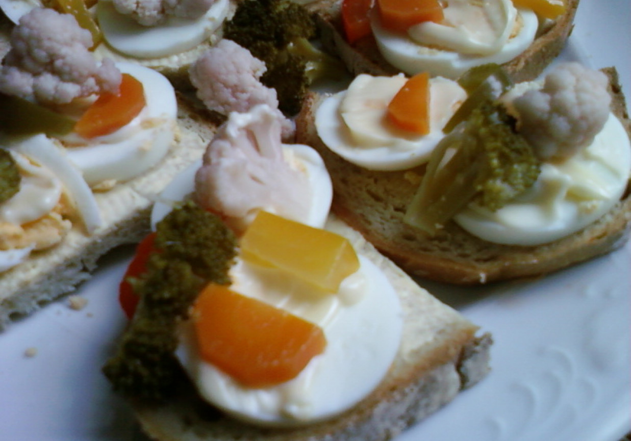 Kanapki z jajkiem i piklami jeśiennymi Pyzy - DoradcaSmaku.pl