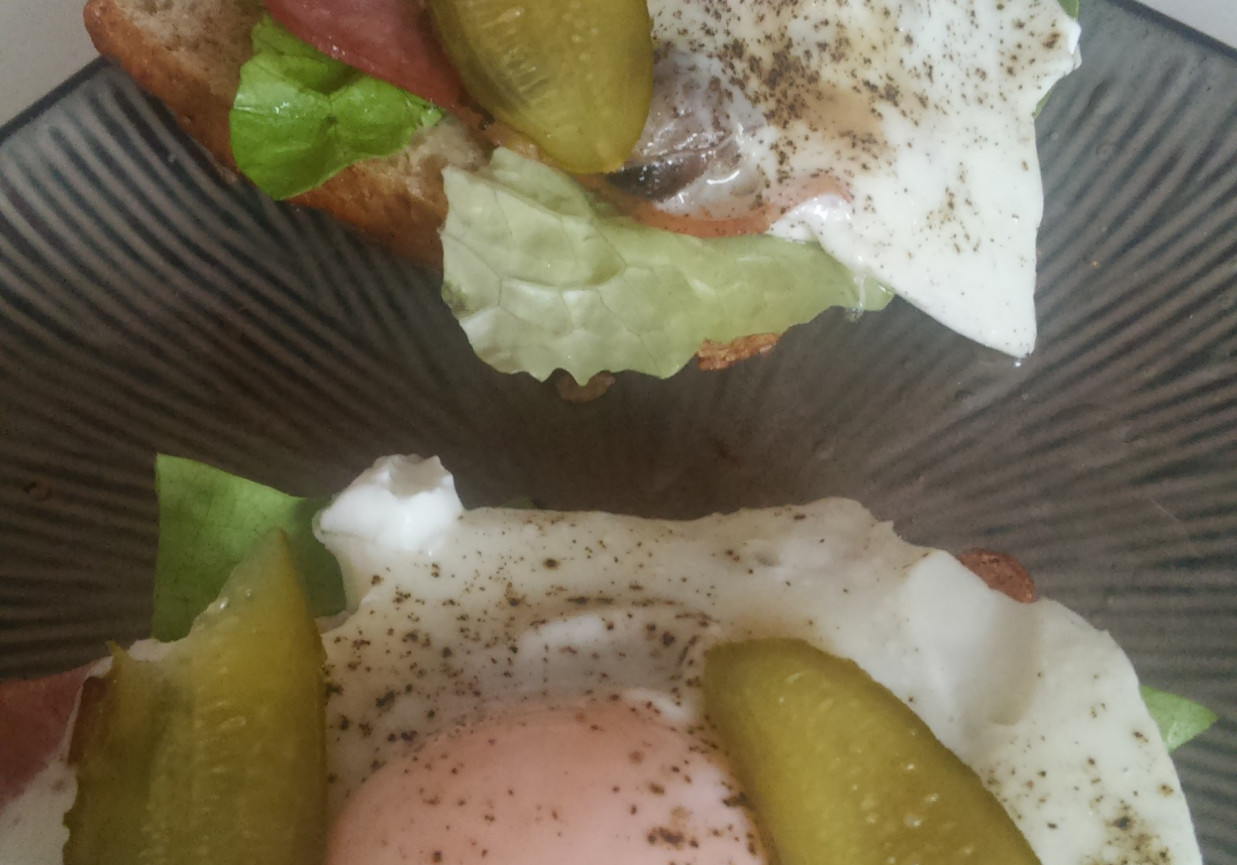 Kanapki z jajkiem sadzonym - DoradcaSmaku.pl