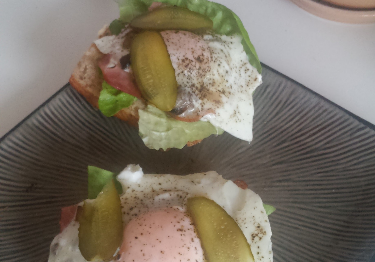 Kanapki z jajkiem sadzonym - DoradcaSmaku.pl