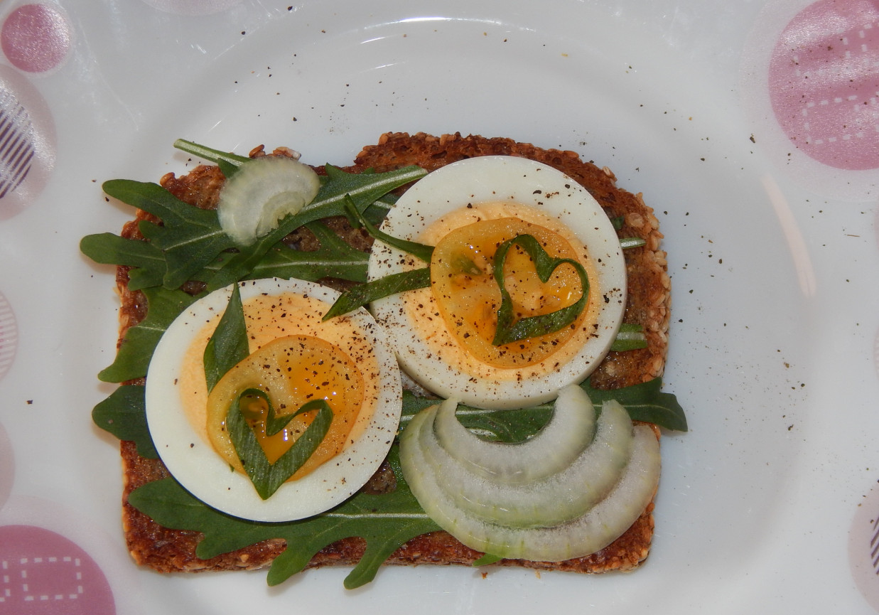 Kanapki z rukolą i jajkiem na twardo - DoradcaSmaku.pl