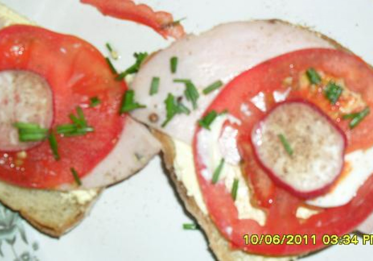 Kanapki z szynką pomidorem i rzodkiewką - DoradcaSmaku.pl