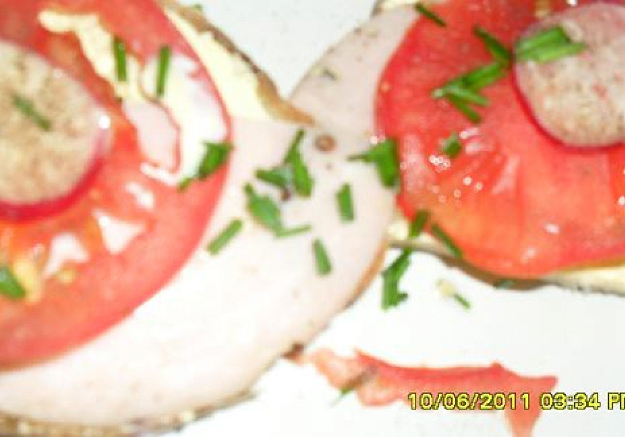 Kanapki z szynką pomidorem i rzodkiewką - DoradcaSmaku.pl