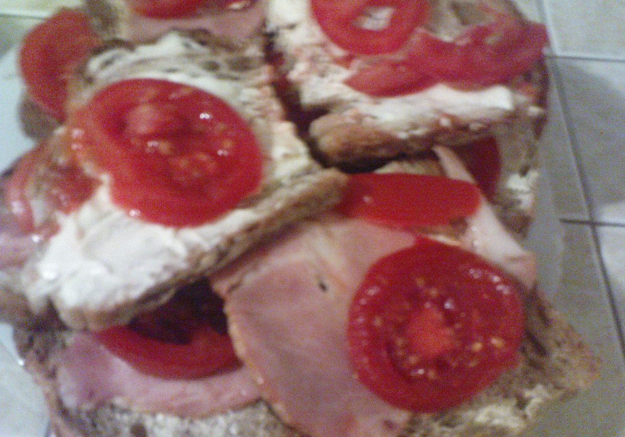 kanapki z szynką, pomidorem - DoradcaSmaku.pl