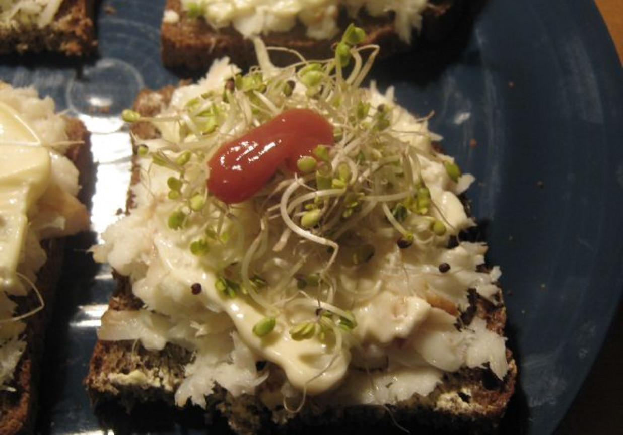 Kanapki z wędzonym halibutem - DoradcaSmaku.pl