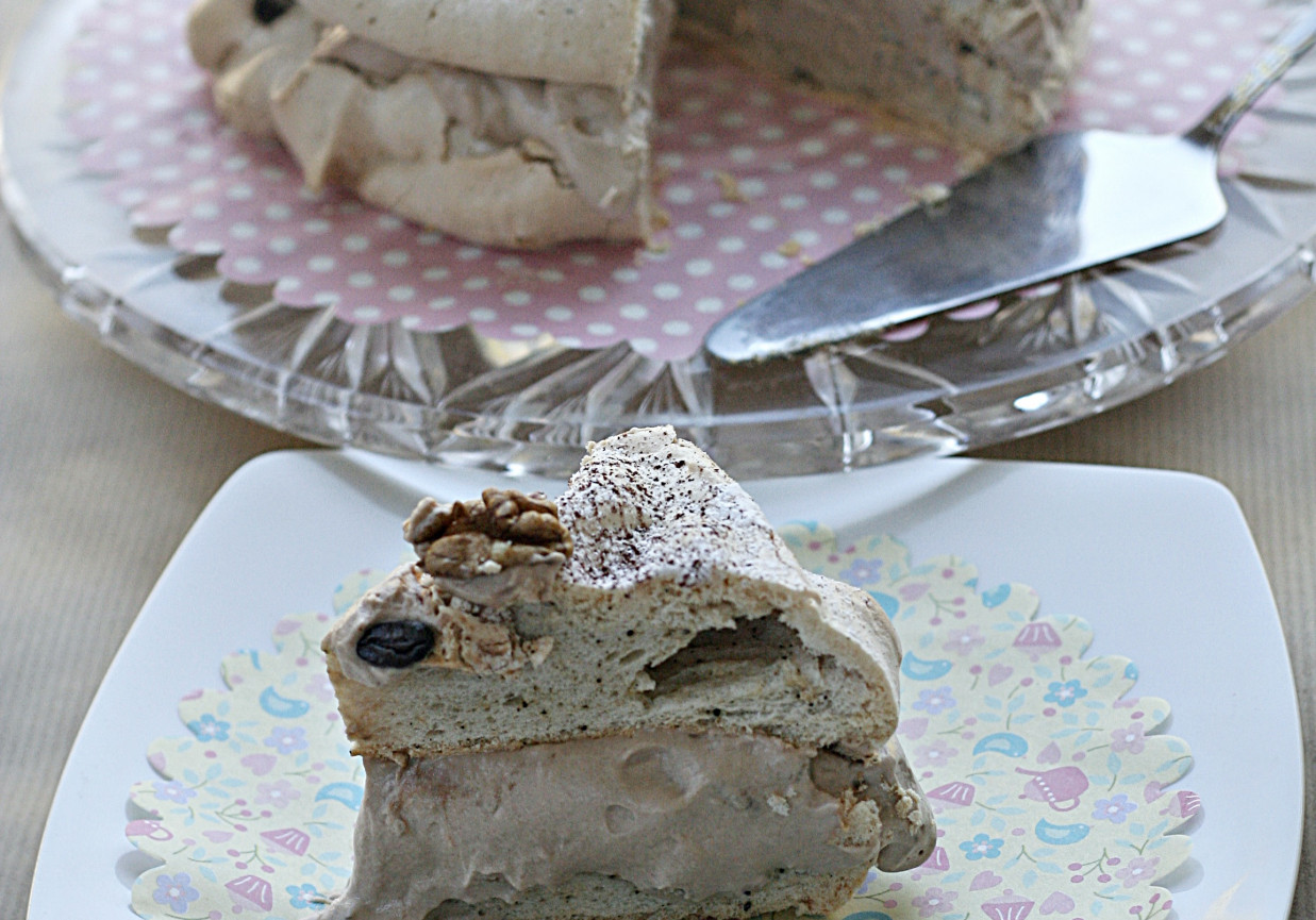 Kawowo orzechowy tort dacquoise - DoradcaSmaku.pl