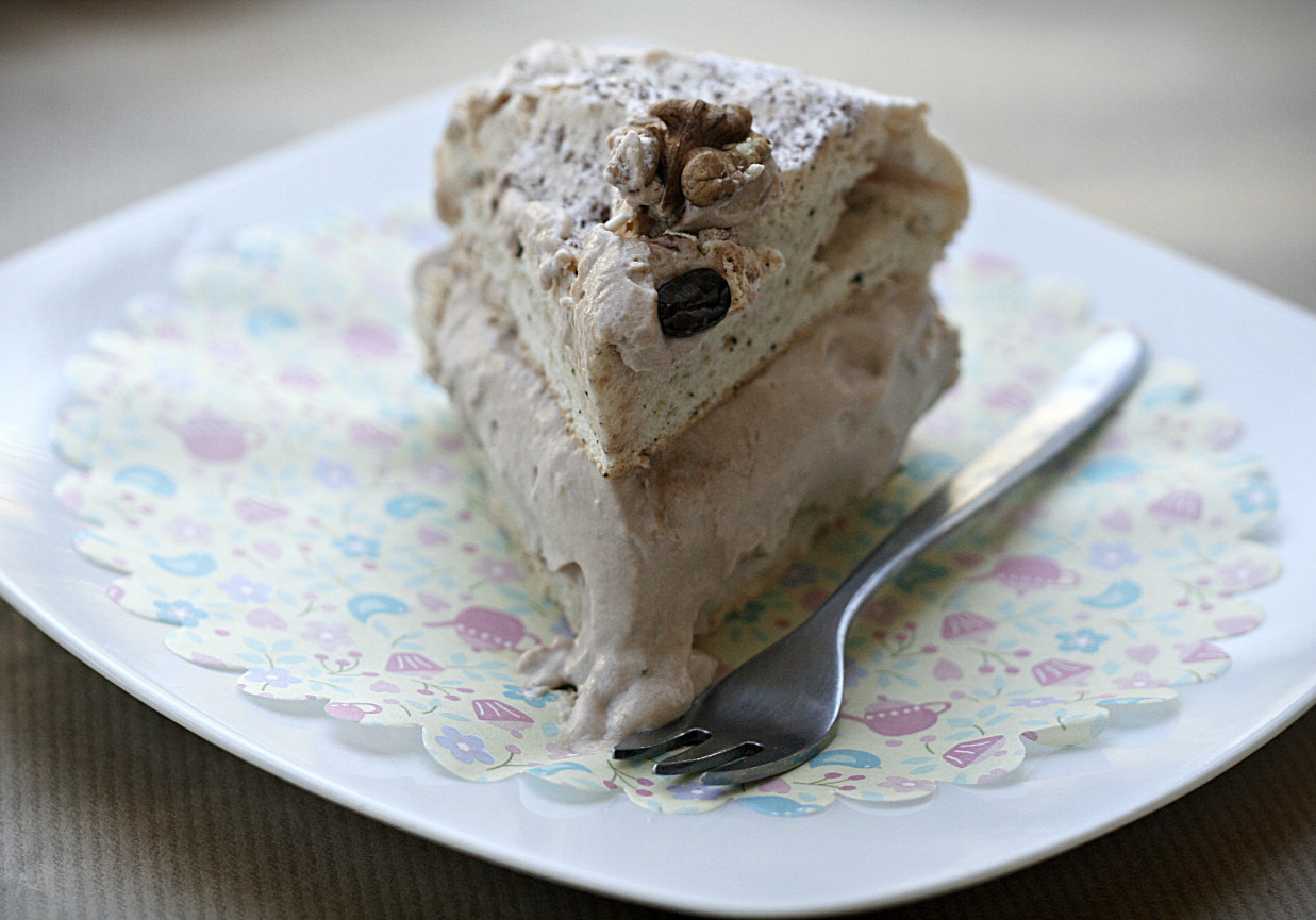 Kawowo orzechowy tort dacquoise - DoradcaSmaku.pl