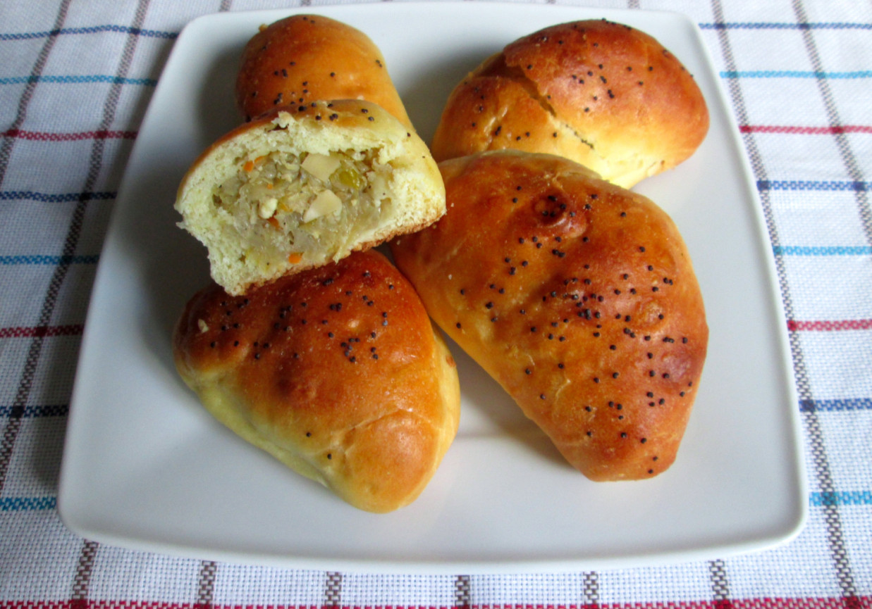 Knysze drożdżowe z kapustą - DoradcaSmaku.pl