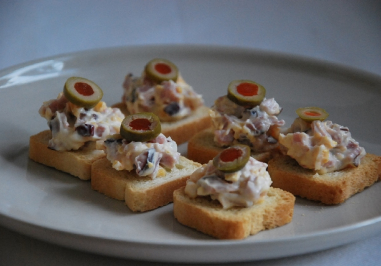 Koktajlowe kanapeczki na sucharkach - DoradcaSmaku.pl