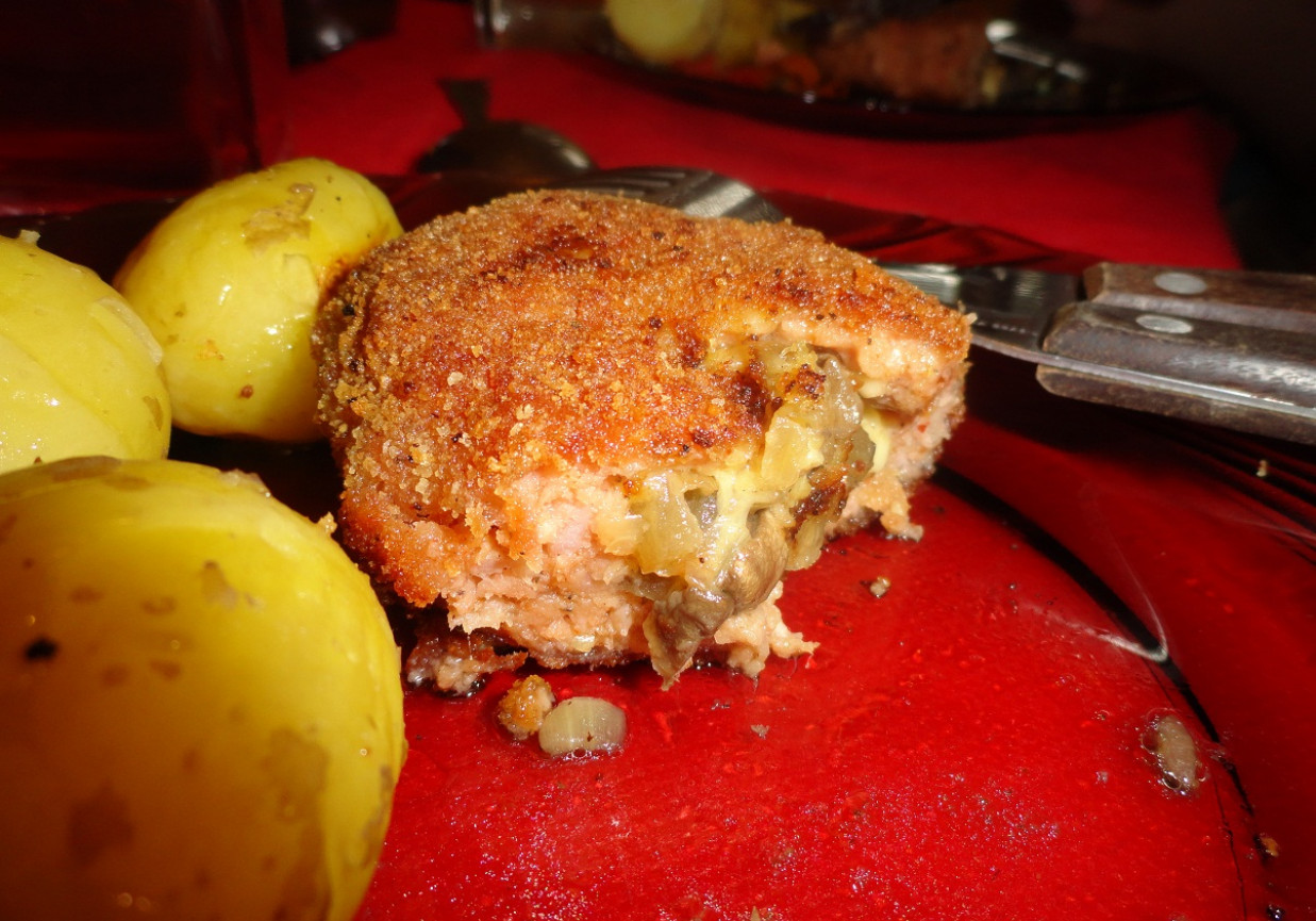 Kotlet mielony z serem i pieczarkami - DoradcaSmaku.pl