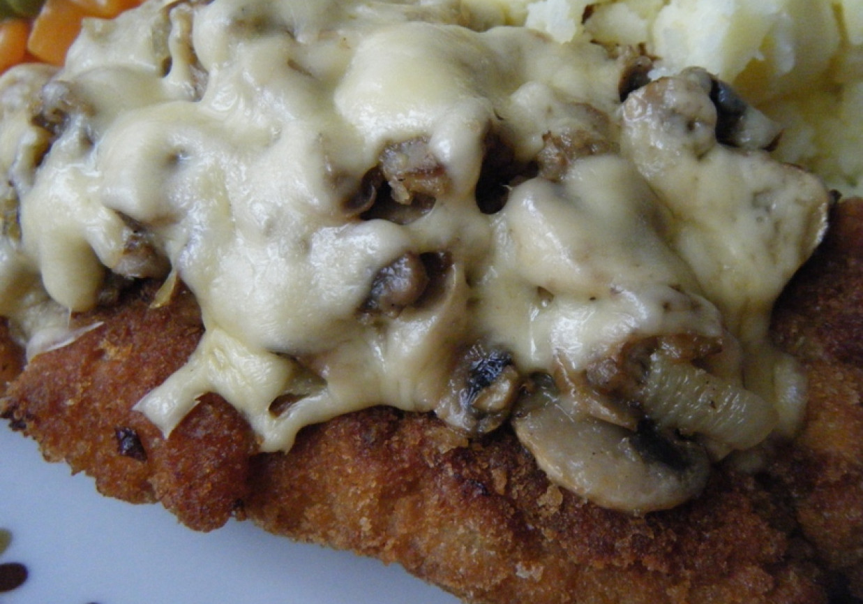kotlet schabowy zapiekany z pieczarkami - DoradcaSmaku.pl
