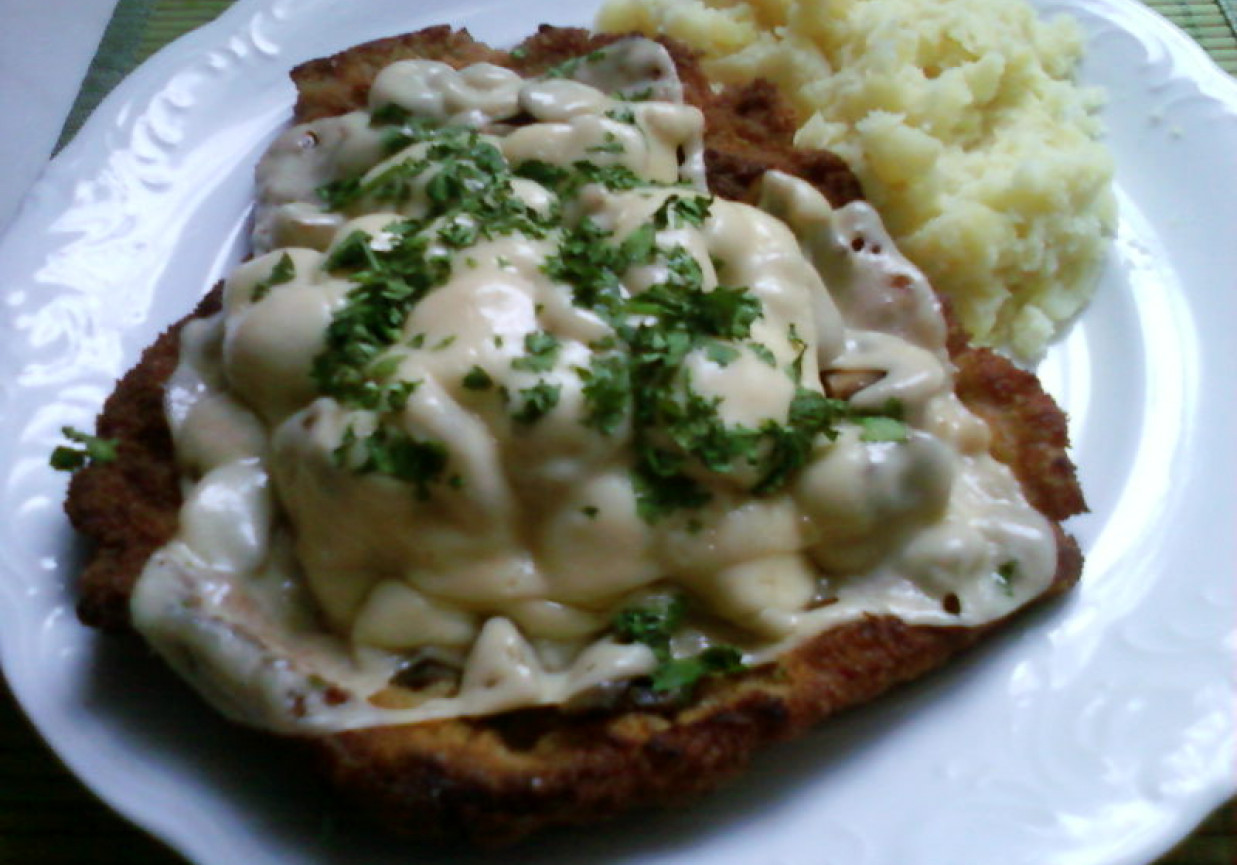 Kotlet z pieczarkami zapiekany serem - DoradcaSmaku.pl