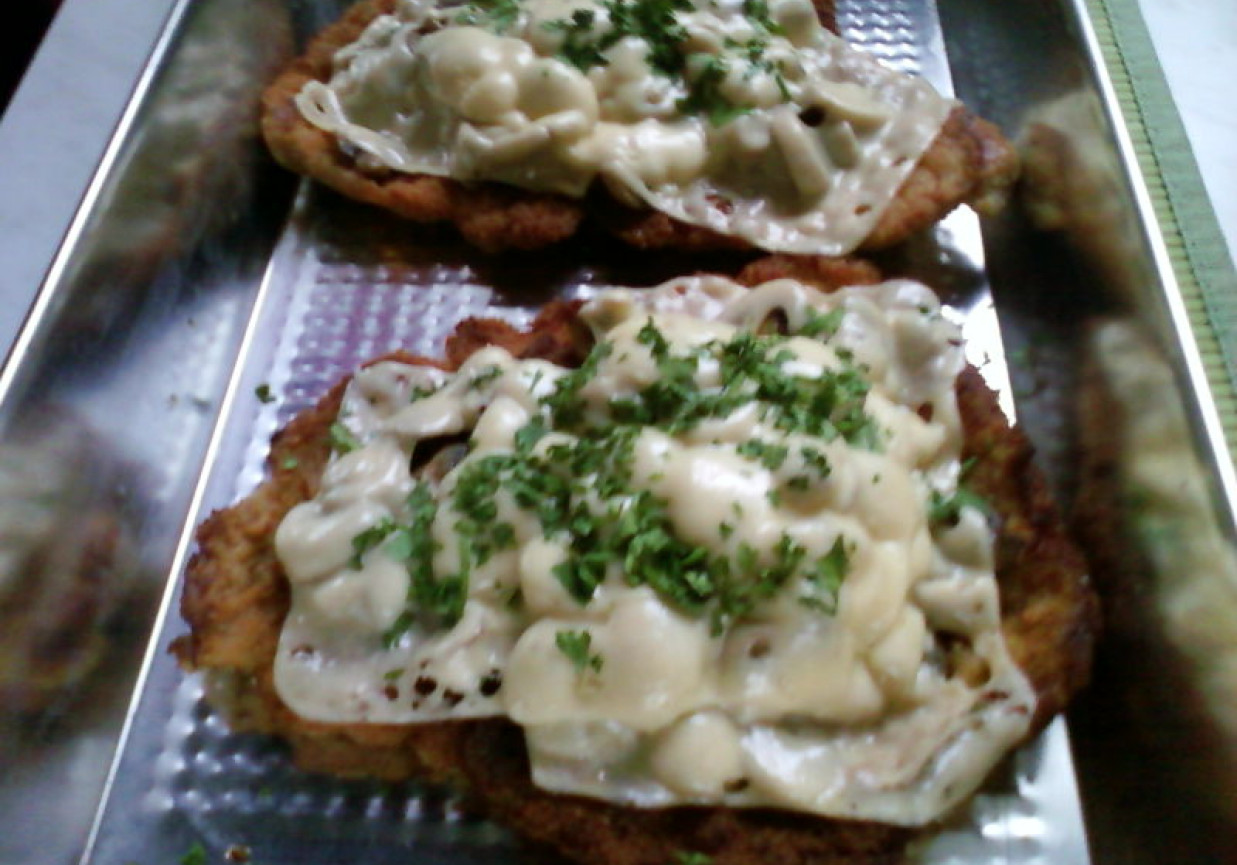 Kotlet z pieczarkami zapiekany serem - DoradcaSmaku.pl