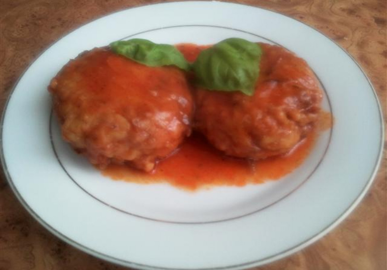 Kotlety mielone z ryżem i kapustą w sosie pomidorowym - DoradcaSmaku.pl