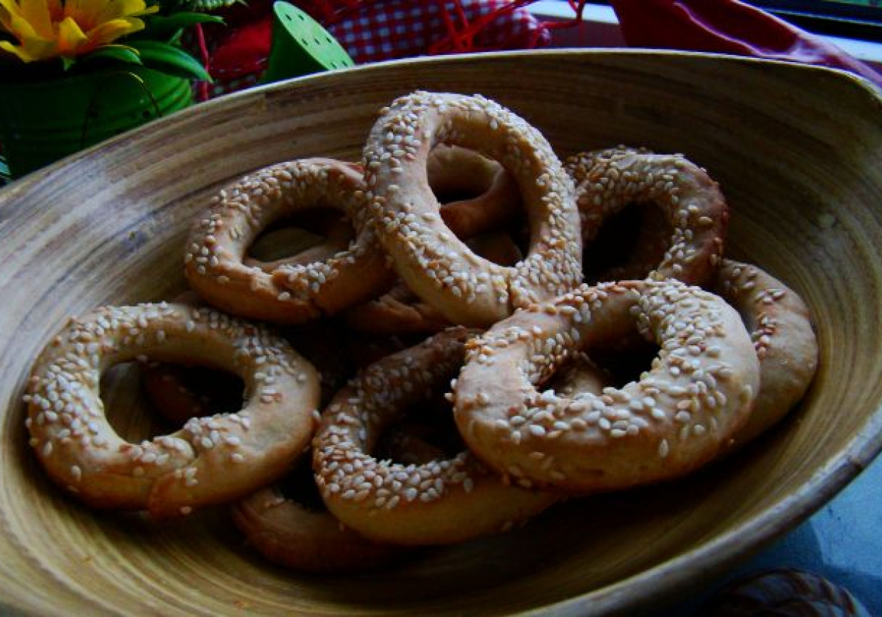 Kruche precelki z sezamem - DoradcaSmaku.pl