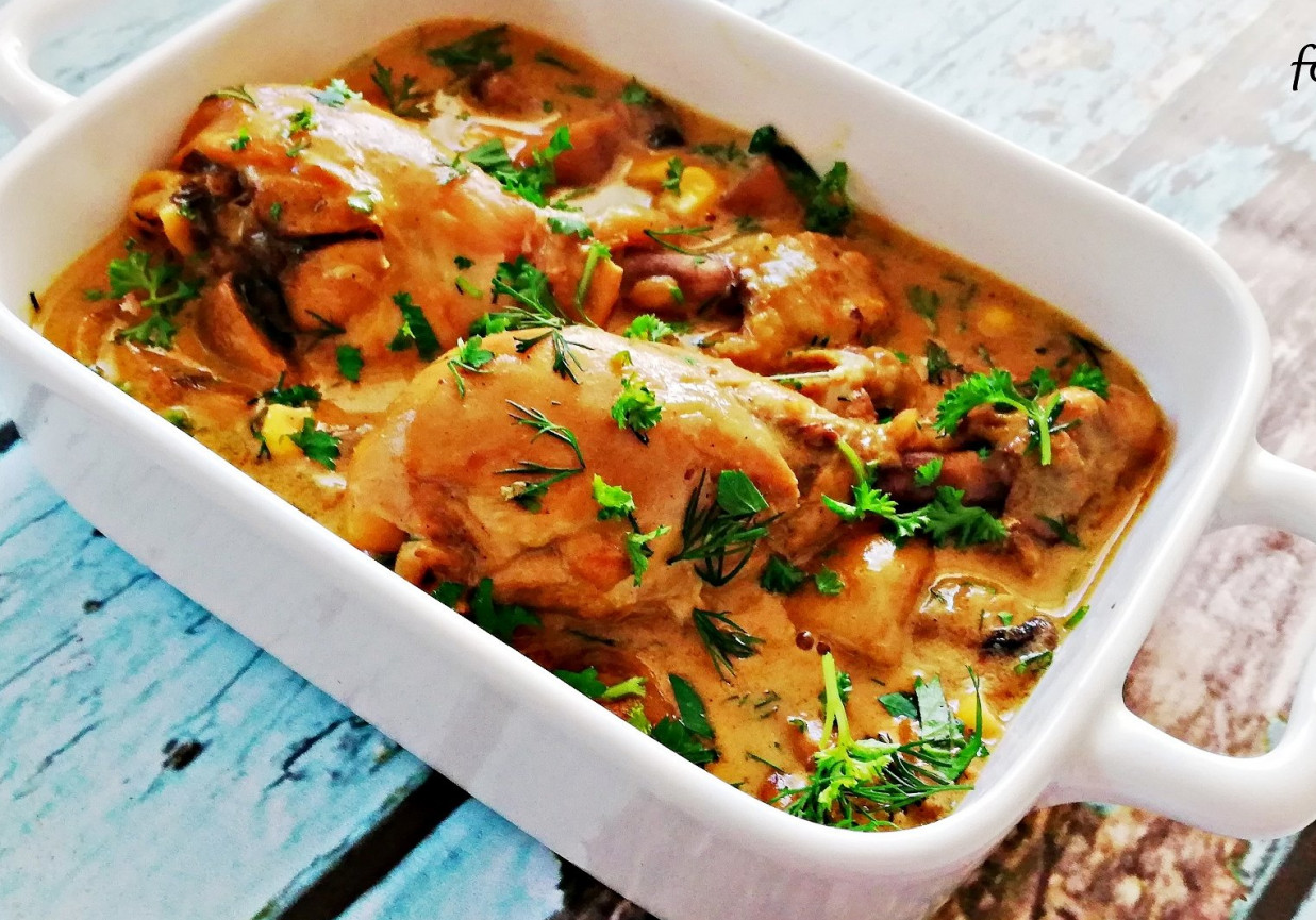 Pałki z kurczaka w sosie curry z pieczarkami i kukurydzą - DoradcaSmaku.pl