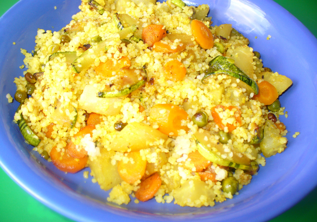 Kuskus z groszkiem i marchewką - DoradcaSmaku.pl