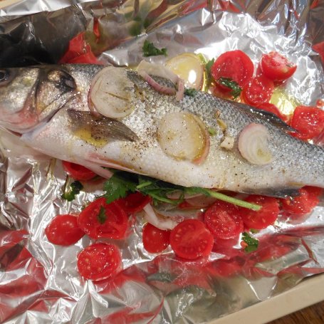 Labraks zapiekany w pomidorach - DoradcaSmaku.pl