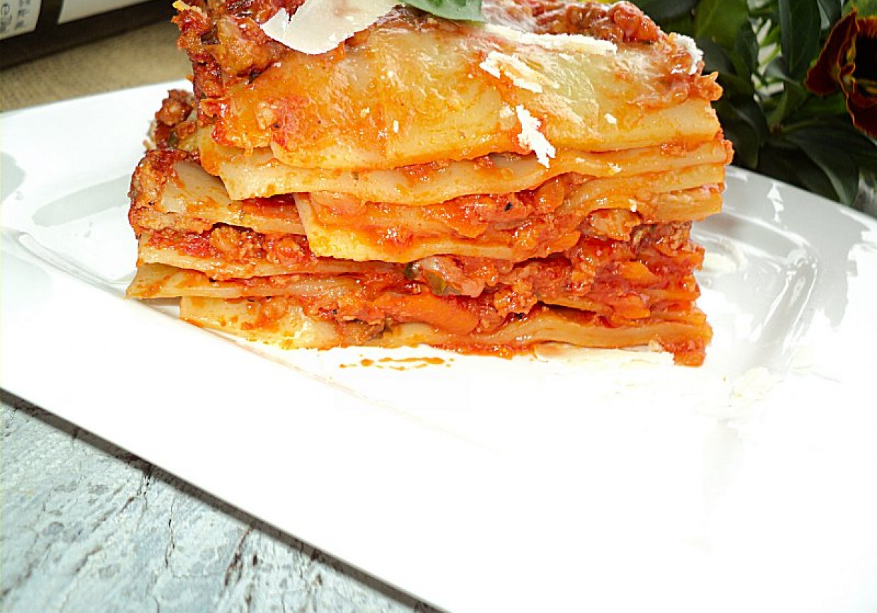 Lazania z cielęciną, warzywami i parmezanem - DoradcaSmaku.pl