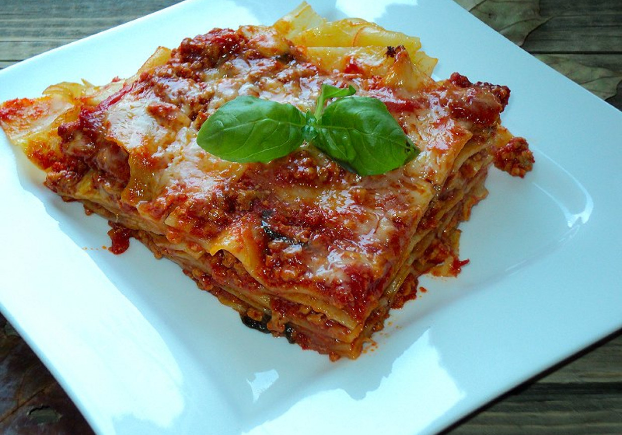 Lazania z sosem pomidorowo - mięsnym - DoradcaSmaku.pl