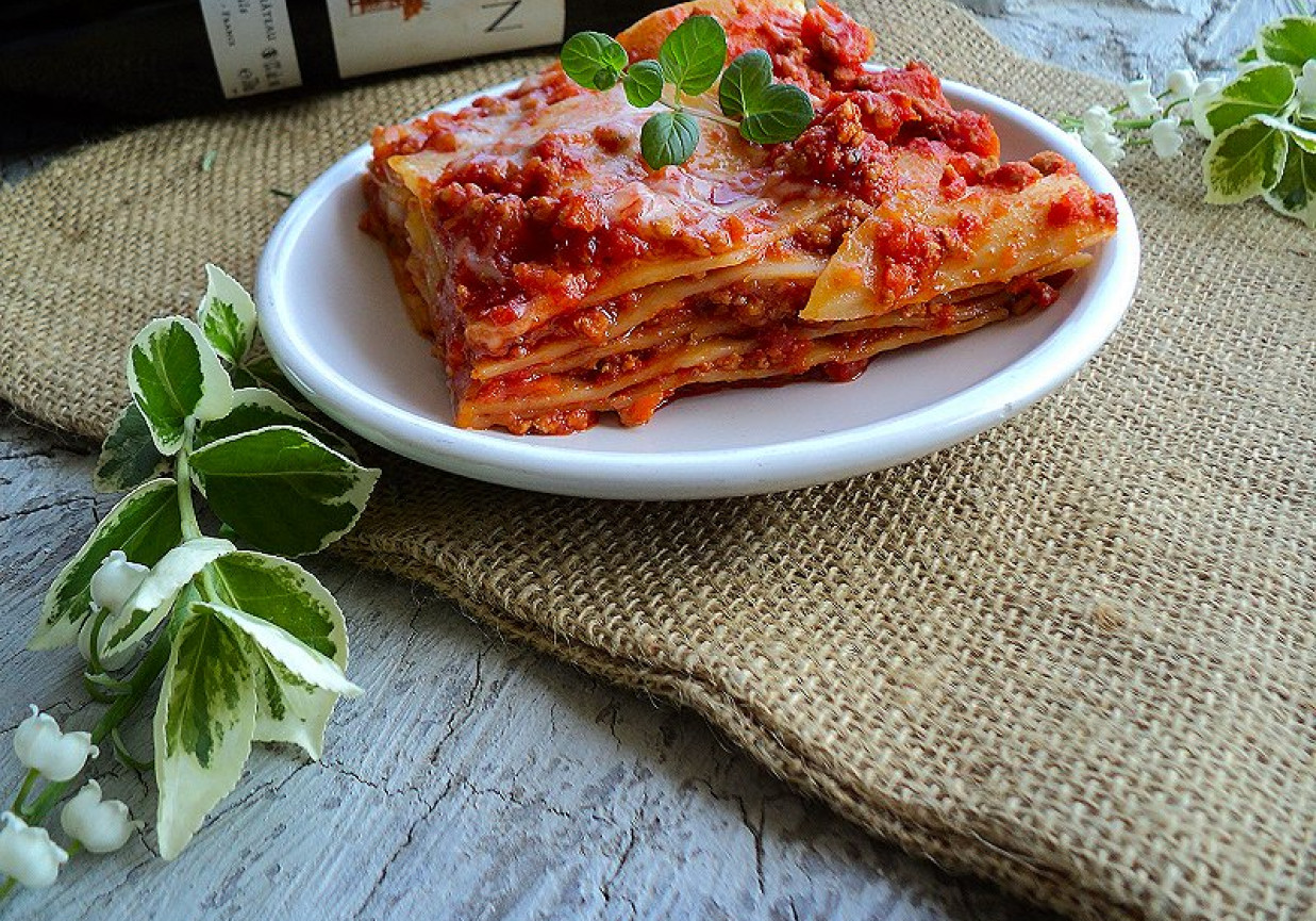 Lazania z sosem pomidorowo-paprykowym - DoradcaSmaku.pl