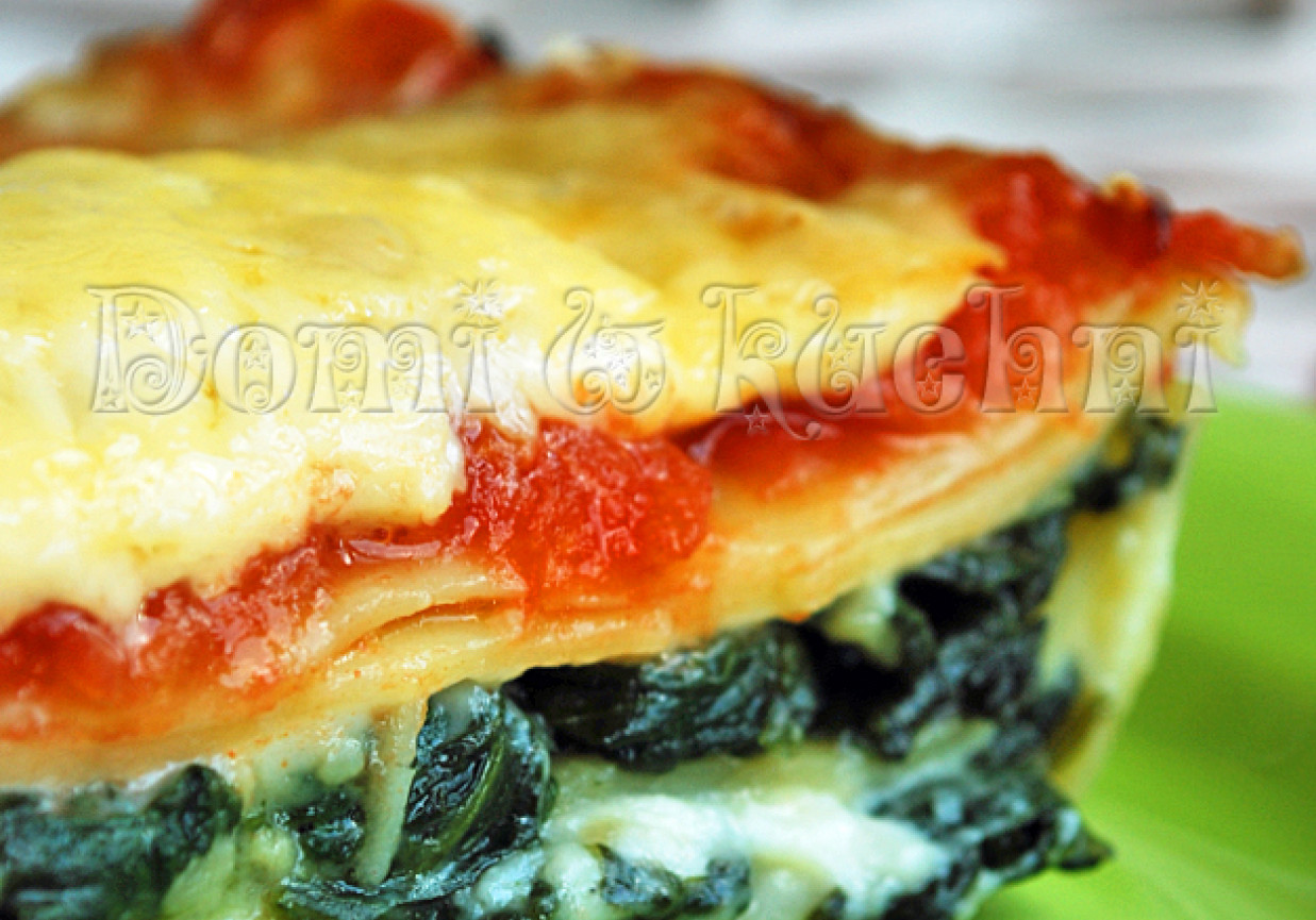 Lazania ze szpinakiem i sosem z pomidorów - DoradcaSmaku.pl