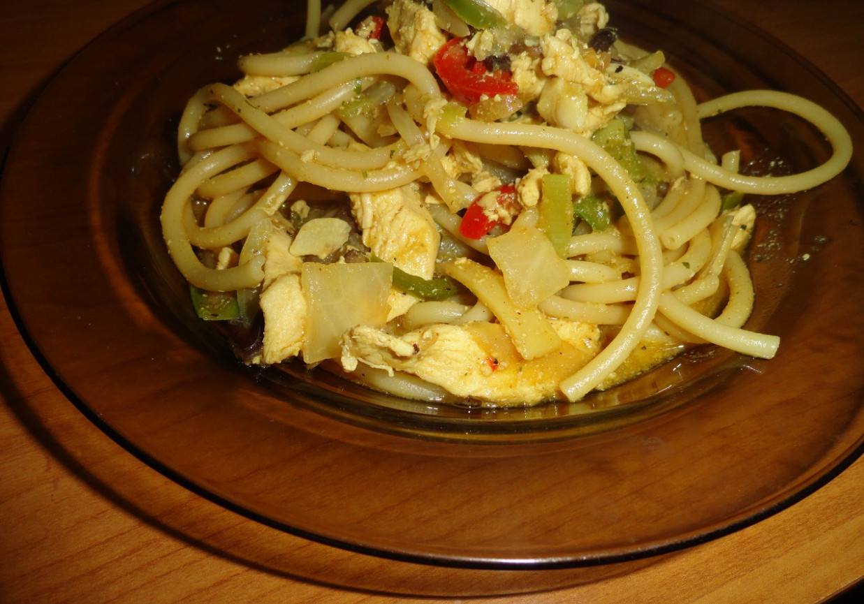 Makaron spaghetti po chińsku - DoradcaSmaku.pl