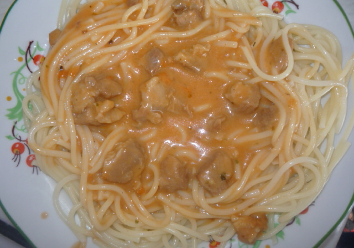 Makaron spaghetti z dobrym sosem - DoradcaSmaku.pl