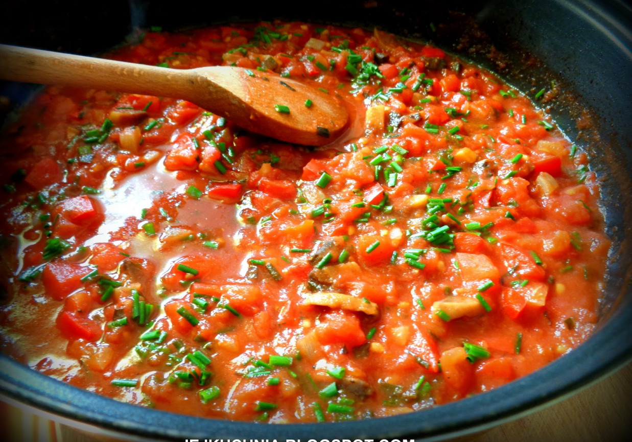 MAKARON SPAGHETTI ZE ŚWIEŻYMI POMIDORAMI I SZCZYPIORKIEM - DoradcaSmaku.pl