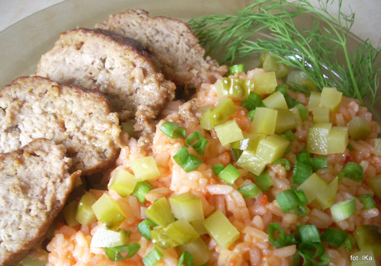 Mielone z pomidorowym ryżem i ogórkiem - DoradcaSmaku.pl